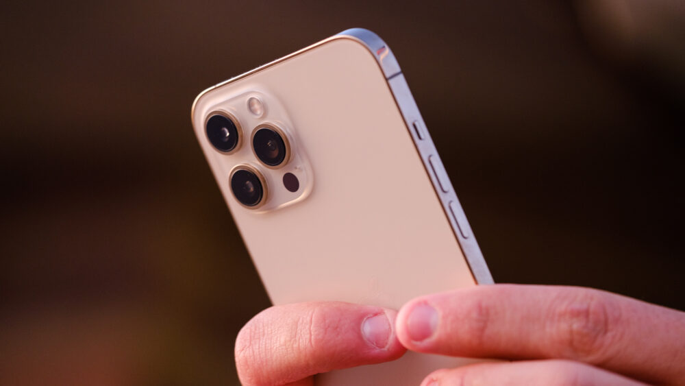 Cricket Wireless vs Tello: Which carrier is better for you?