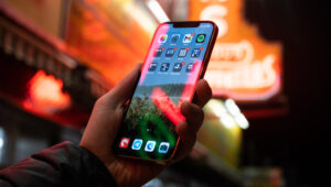 Report: Some iPhone 12 units affected by display tinting and flickering ...