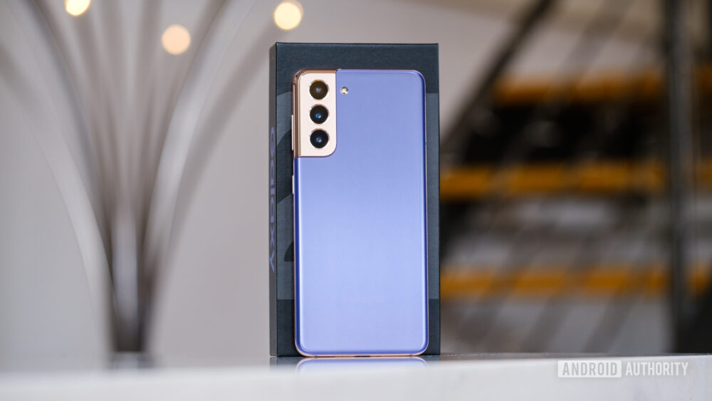 Samsung Galaxy S21 FE vs Galaxy S21: Which one should you buy?