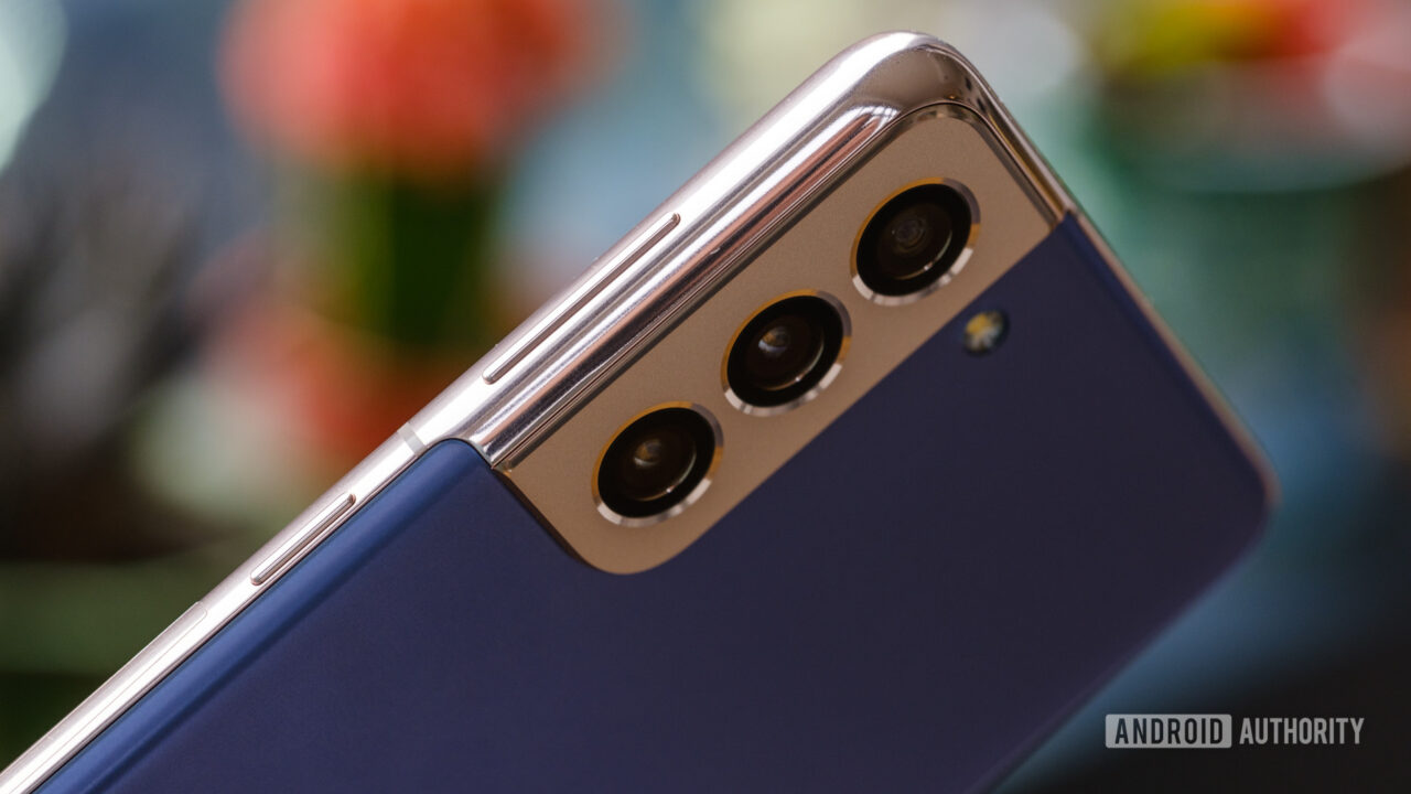 Samsung Galaxy S21 review: Its value is its strength - Android Authority