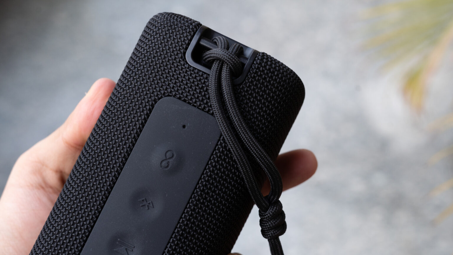 Xiaomi Mi Portable Bluetooth Speaker review: Boom for your buck