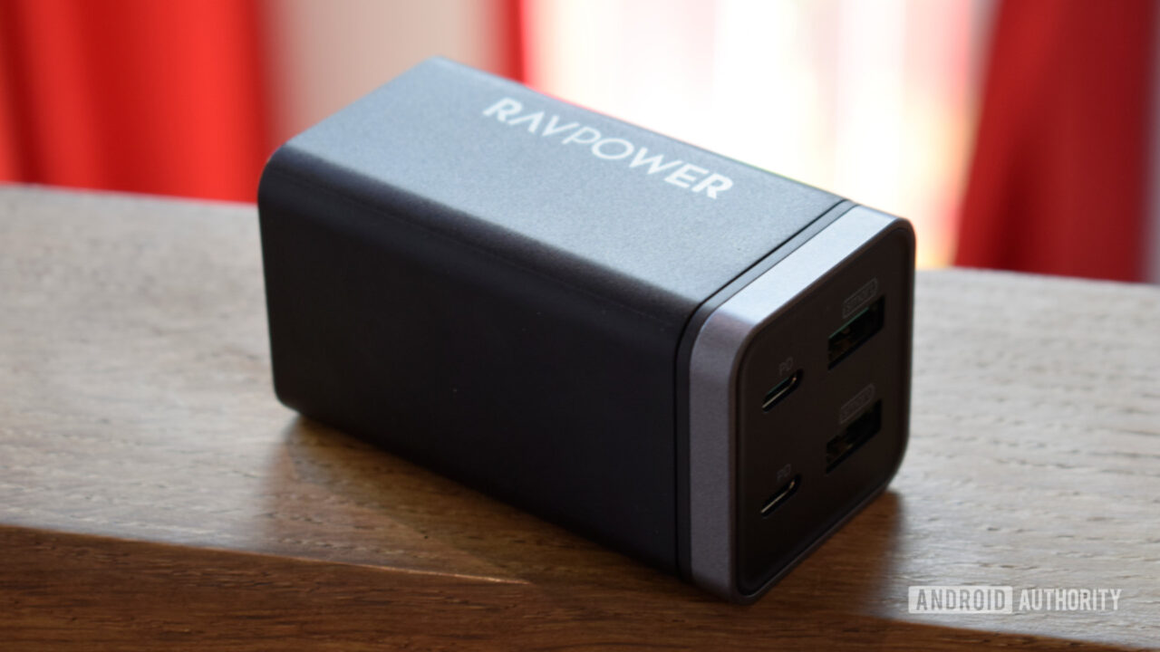 RavPower PD Pioneer 65W desktop charger review: Compact power