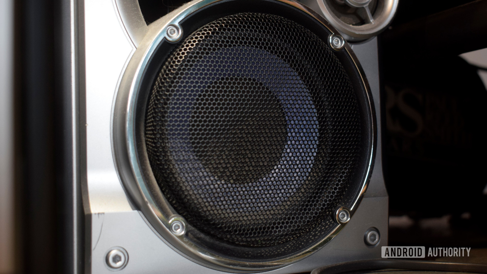 Big sound from tiny speakers: How Smart Power Amplifiers make it happen