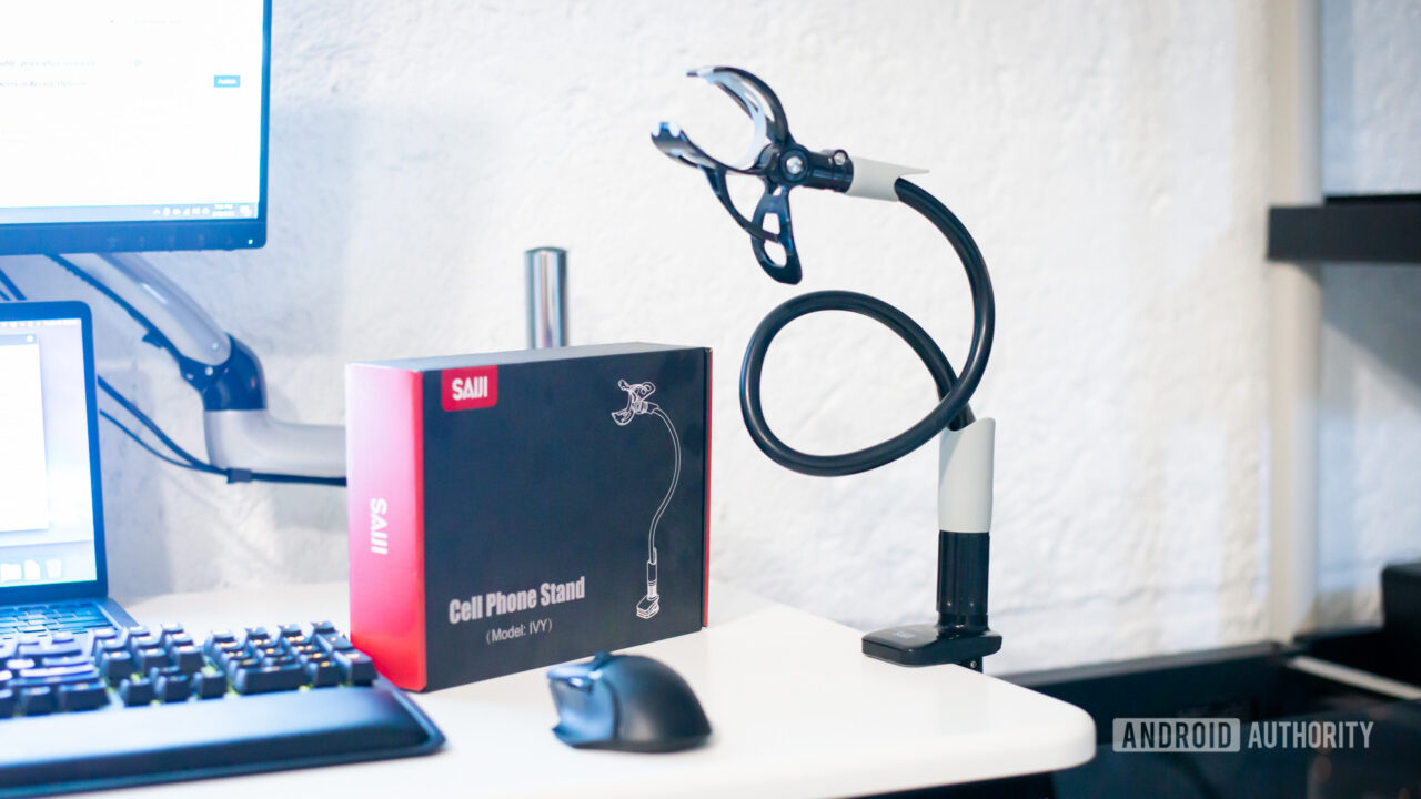 Saiji Gooseneck Phone Holder review: Strong holder for desks and beds