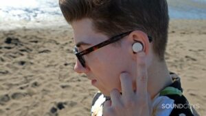 How to use Google Assistant through your headphones