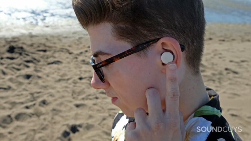 How to use Google Assistant through your headphones