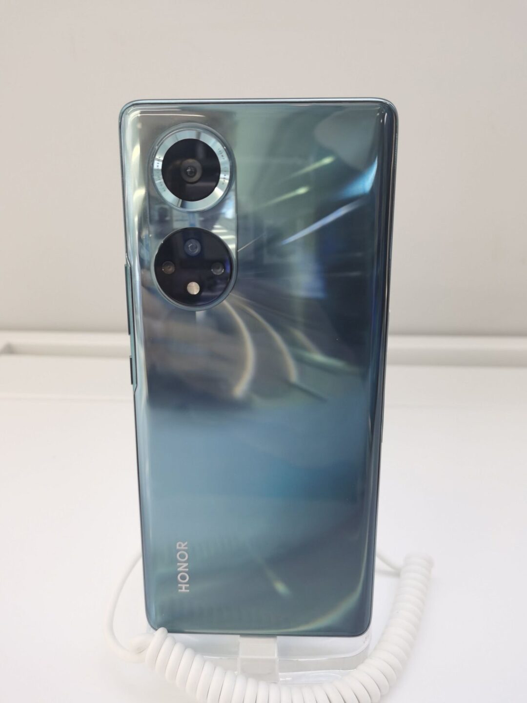 HONOR 50 images show off a weird camera setup, unique colorways