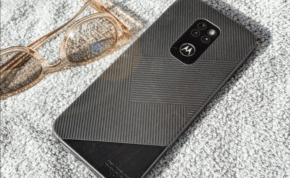 Motorola Defy debuts: An affordable rugged smartphone made by Bullitt