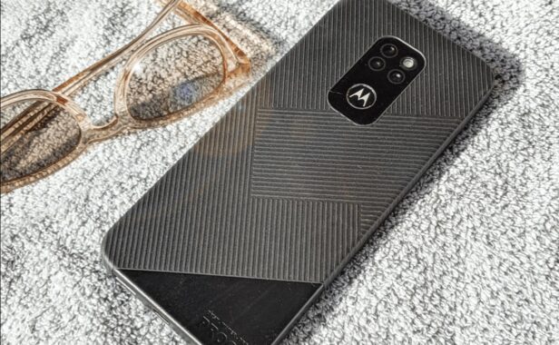 Motorola Defy debuts: An affordable rugged smartphone made by Bullitt