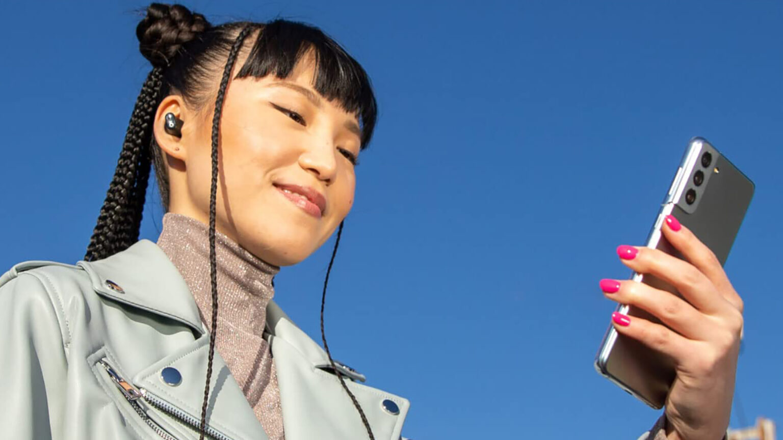 Wow Apple used a nice Android phone in an ad for once - Android Authority