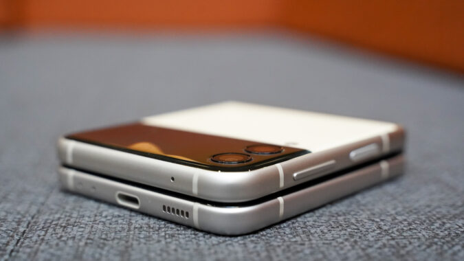 Samsung will keep side fingerprint scanners on its foldables, as it should