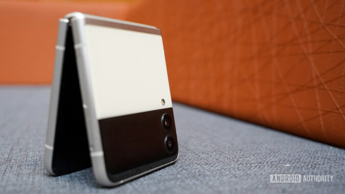 Samsung Galaxy Z Flip 3 problems and how to fix them - Android Authority