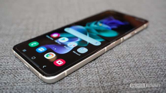 Samsung Galaxy Z Flip 3 problems and how to fix them - Android Authority