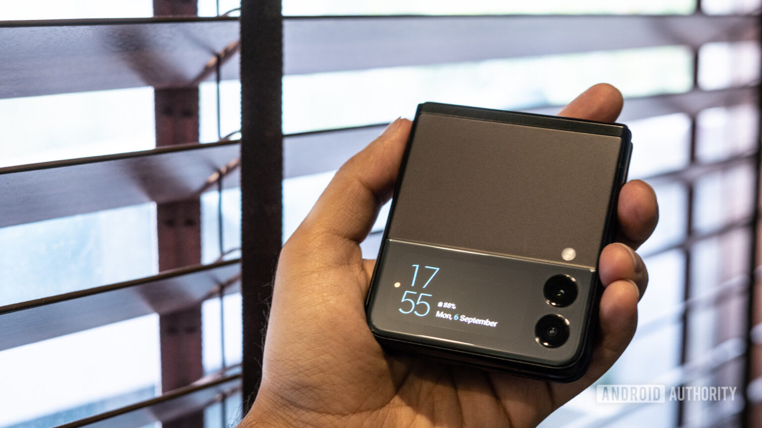 Samsung Galaxy Z Flip 3 problems and how to fix them - Android Authority