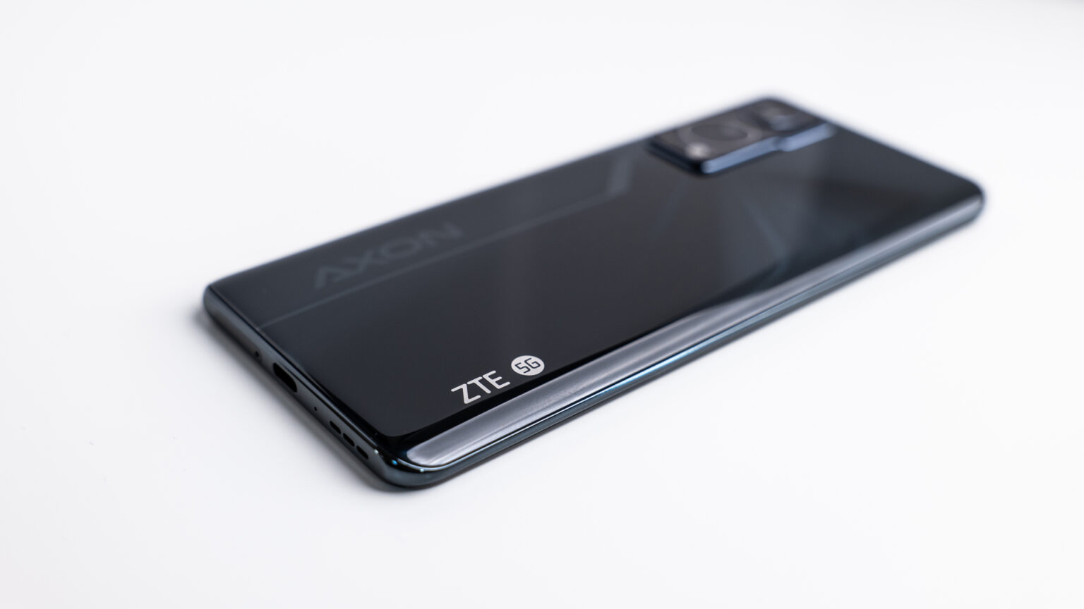 ZTE Axon 30 review: Power and innovation, less polish - Android Authority