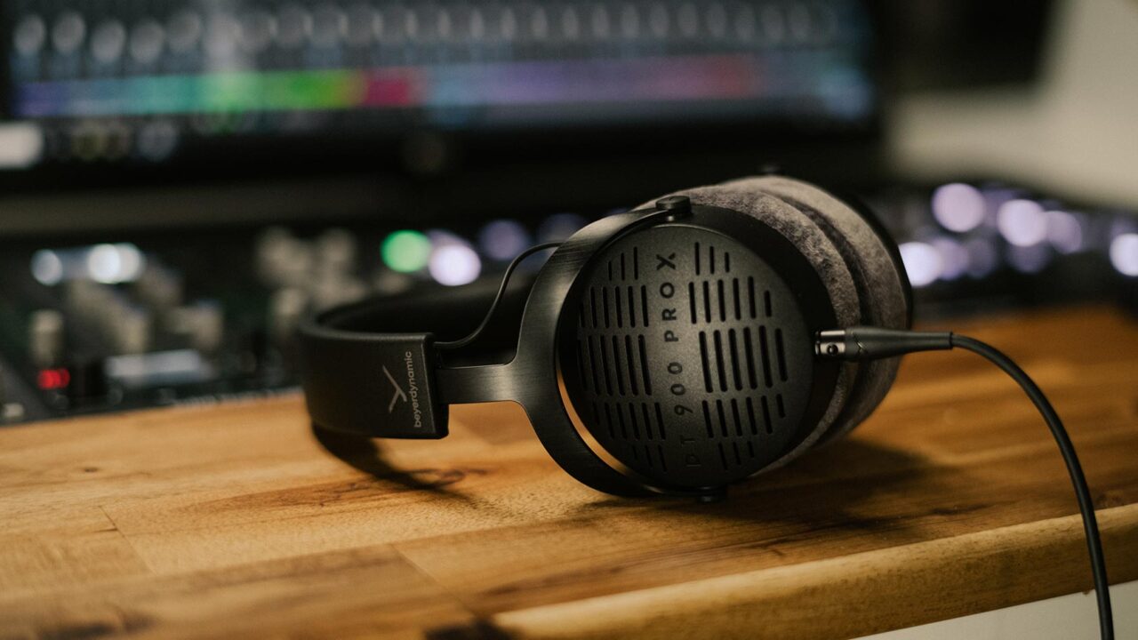 beyerdynamic DT 700 Pro X: New look, great sound - Android Authority