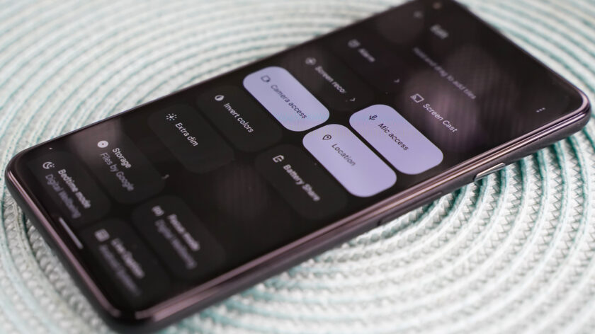 Android 12 crashing while gaming? It might be your wallpaper.