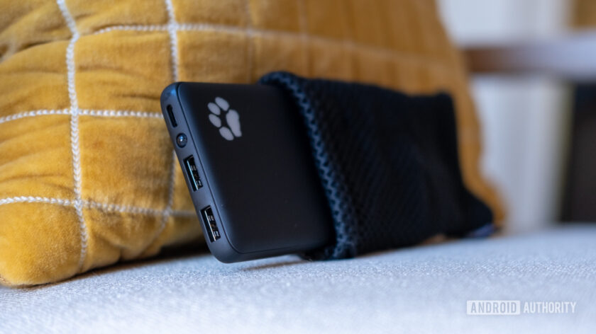 Iniu power bank review (10,000mAh): Small and solid, but slow