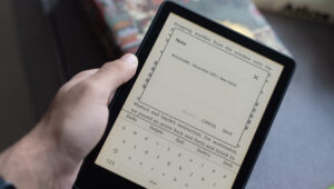 Kindle Oasis vs Paperwhite: Don't fail me! - Android Authority