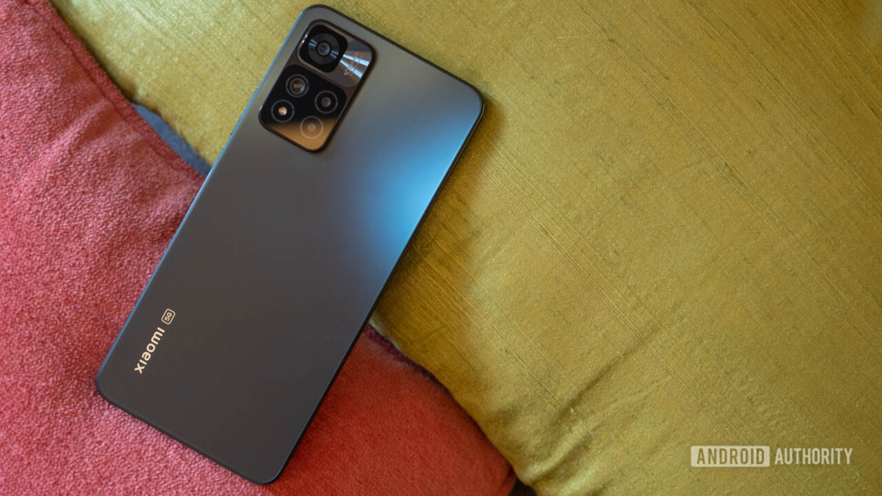 Xiaomi 11i HyperCharge review: 120W charging on the cheap