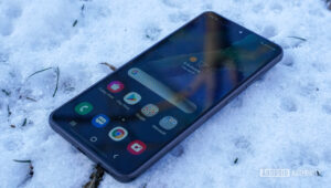 PSA: What to do if you leave your phone in the cold - Android Authority