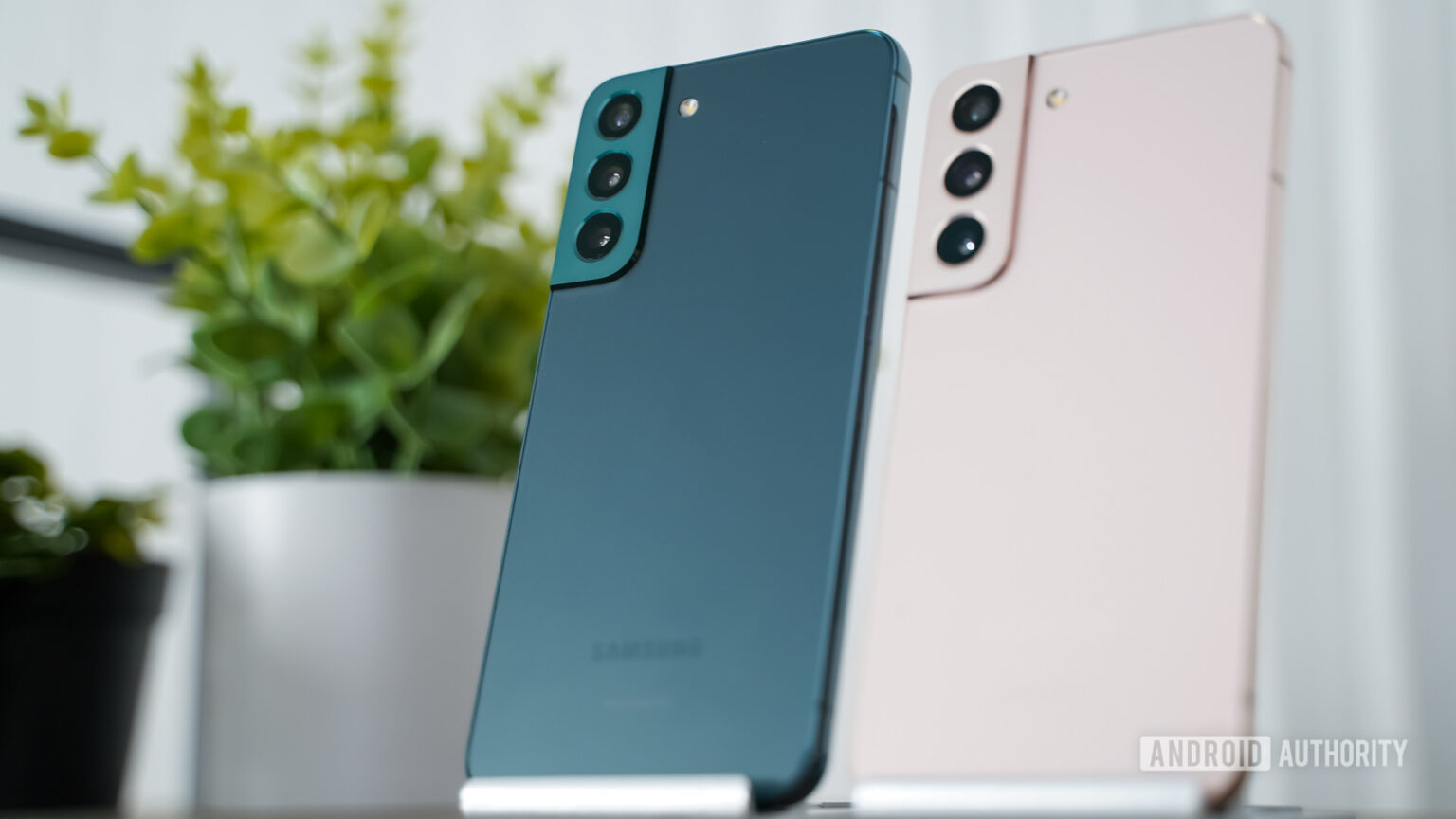 Samsung has paused One UI 8 update for several Galaxy S phones ...