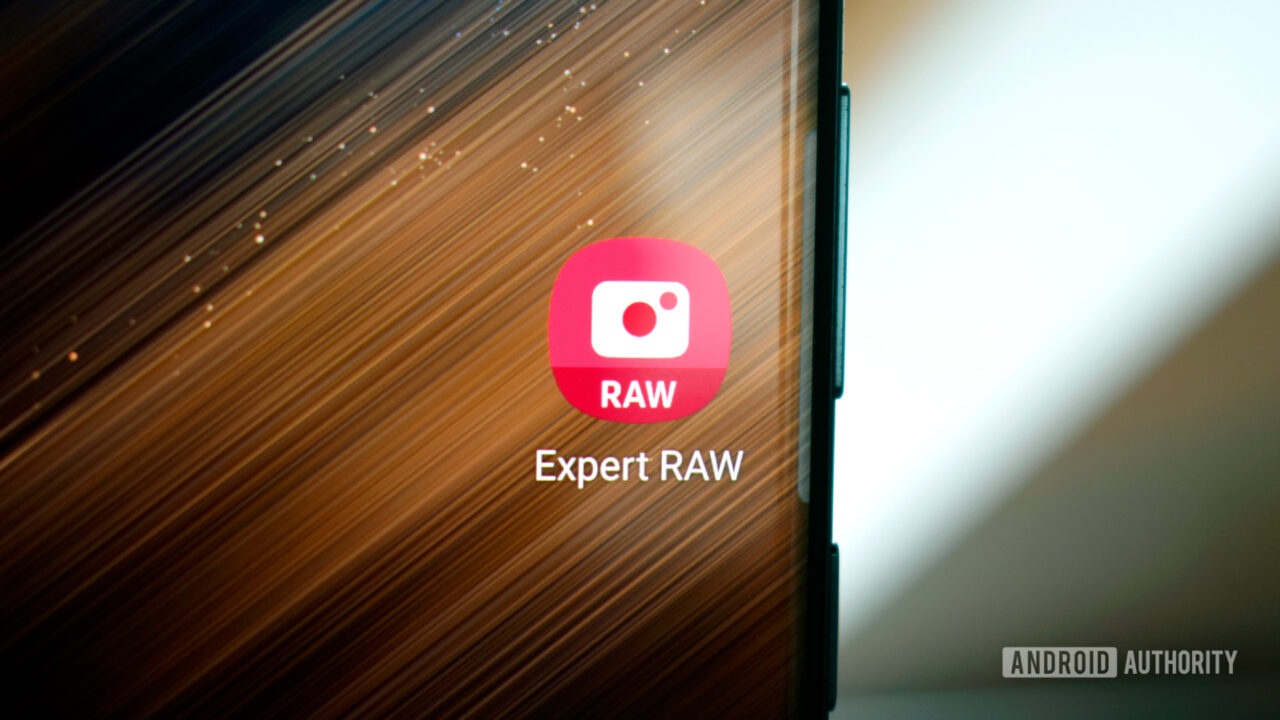 Expert RAW camera app makes its way to yet another Samsung flagship - Android Authority