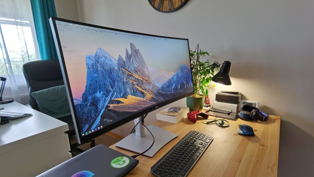I bought an ultrawide monitor for productivity, and here's what I learned