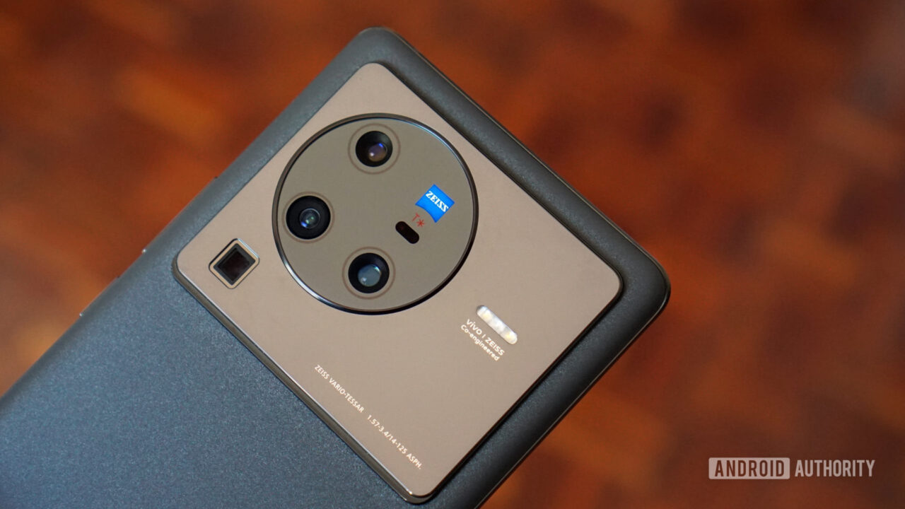 I don't want a zoom lens on my next phone, I want two zoom lenses