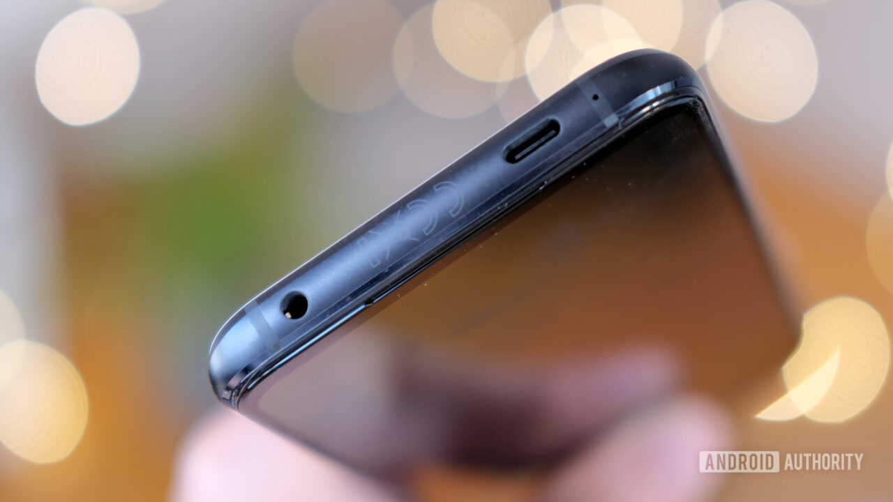 Should you still buy a phone with a headphone jack in 2023?