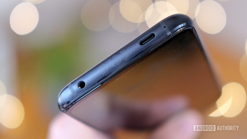 Should you still buy a phone with a headphone jack in 2023?