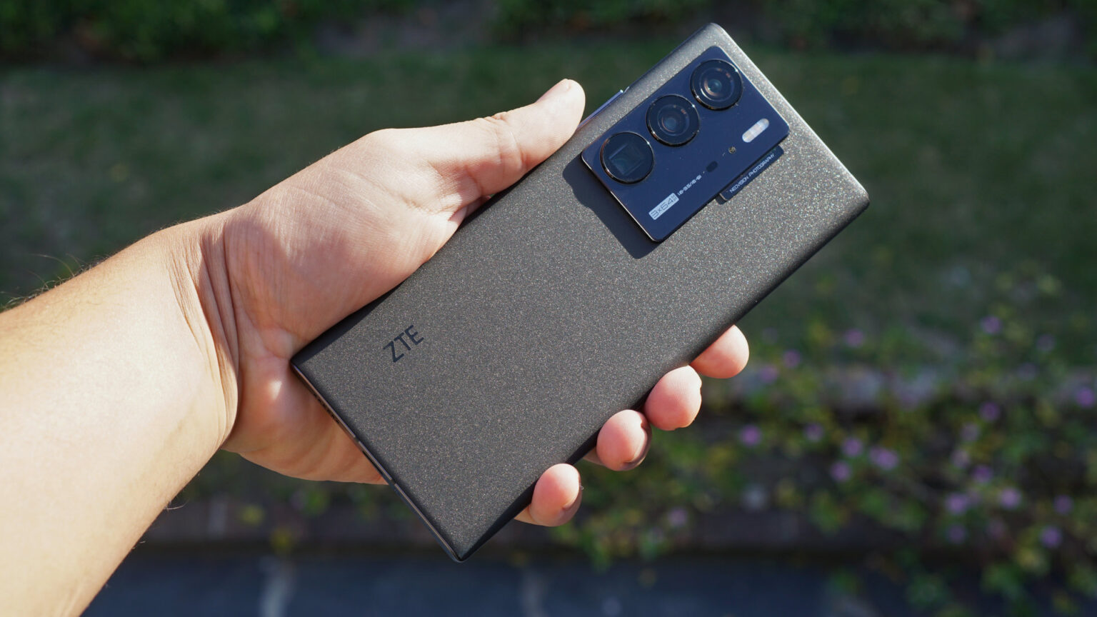 ZTE Axon 40 Ultra review: Hiding in plain sight