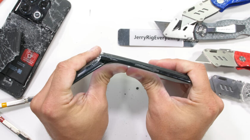 Here's what OnePlus has to say about OnePlus 10T bend test