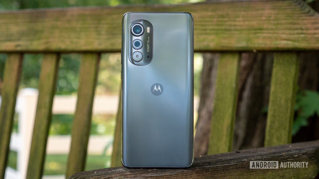 Motorola Edge (2022) review: Edge-appropriate - Android Authority