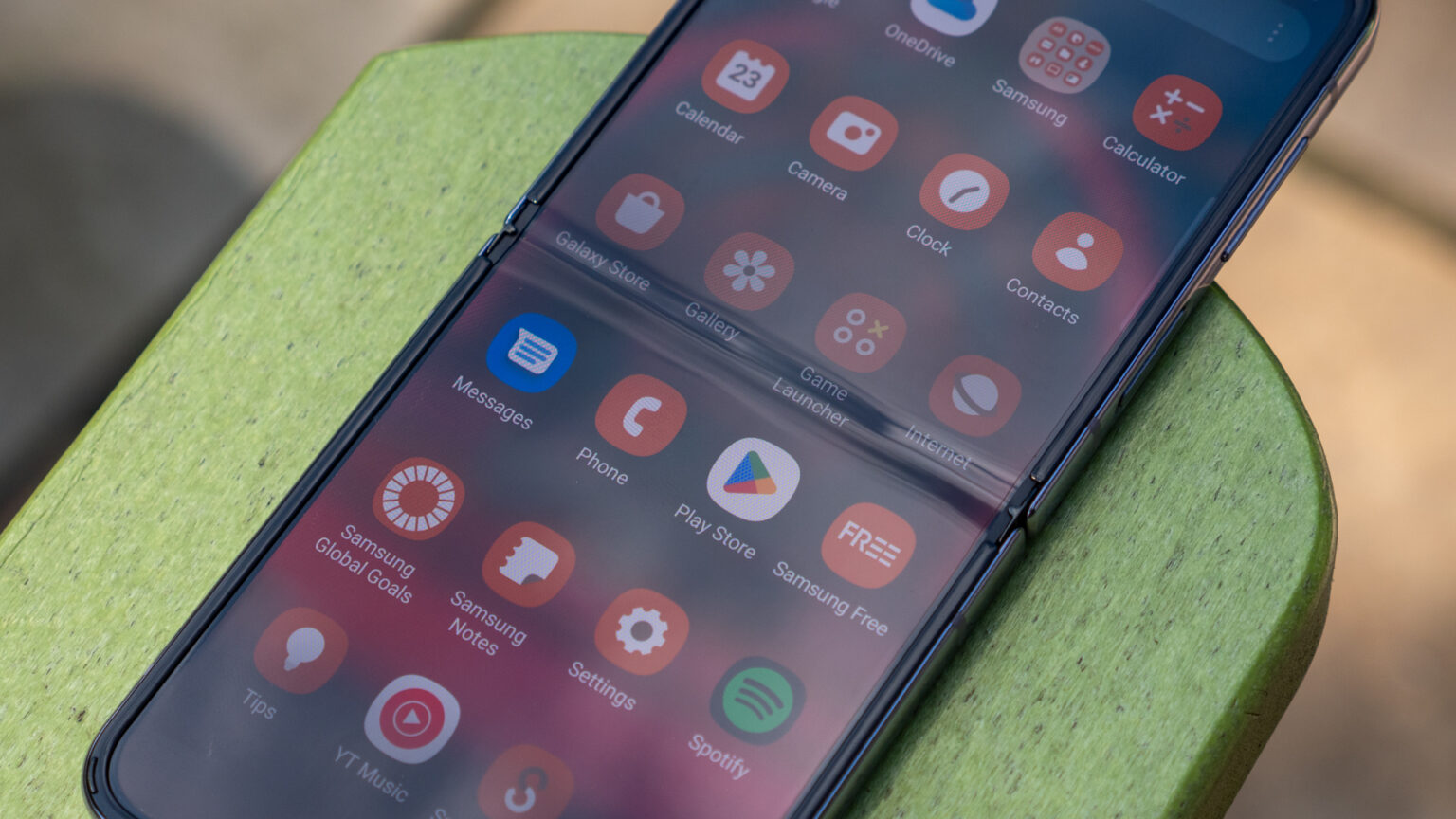 Samsung Galaxy Z Flip 4 review: Happy as a clamshell - Android Authority