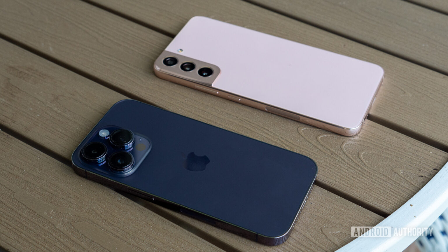 Galaxy S24 series dummy units are giving us full-on iPhone 14 Pro vibes