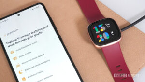 Oura Ring vs Fitbit: Choosing the right fitness tracking device