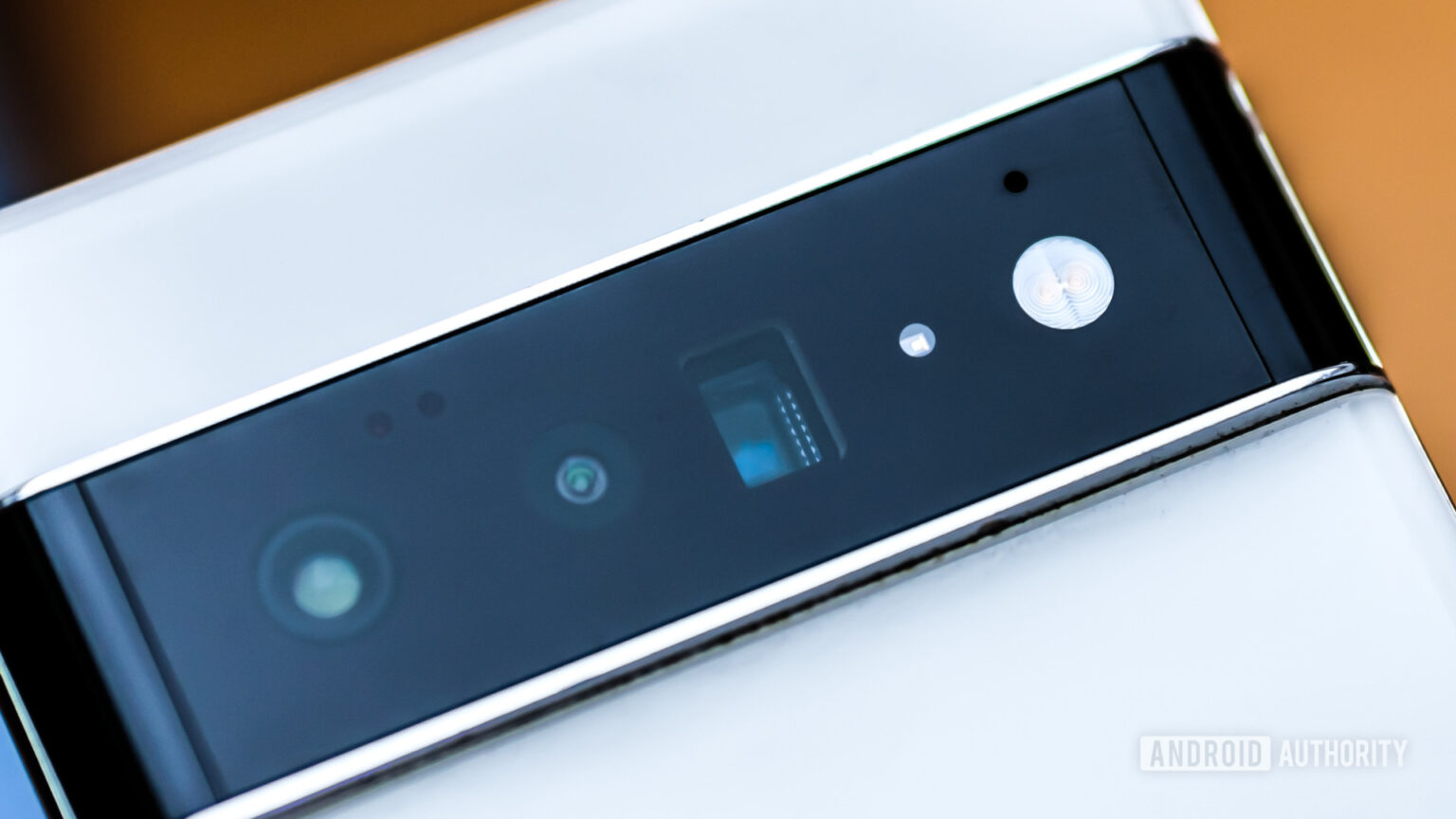 What is a periscope camera lens, and how does it work?