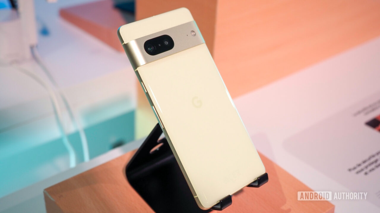 What are the Google Pixel 7 and Pixel 7 Pro colors?