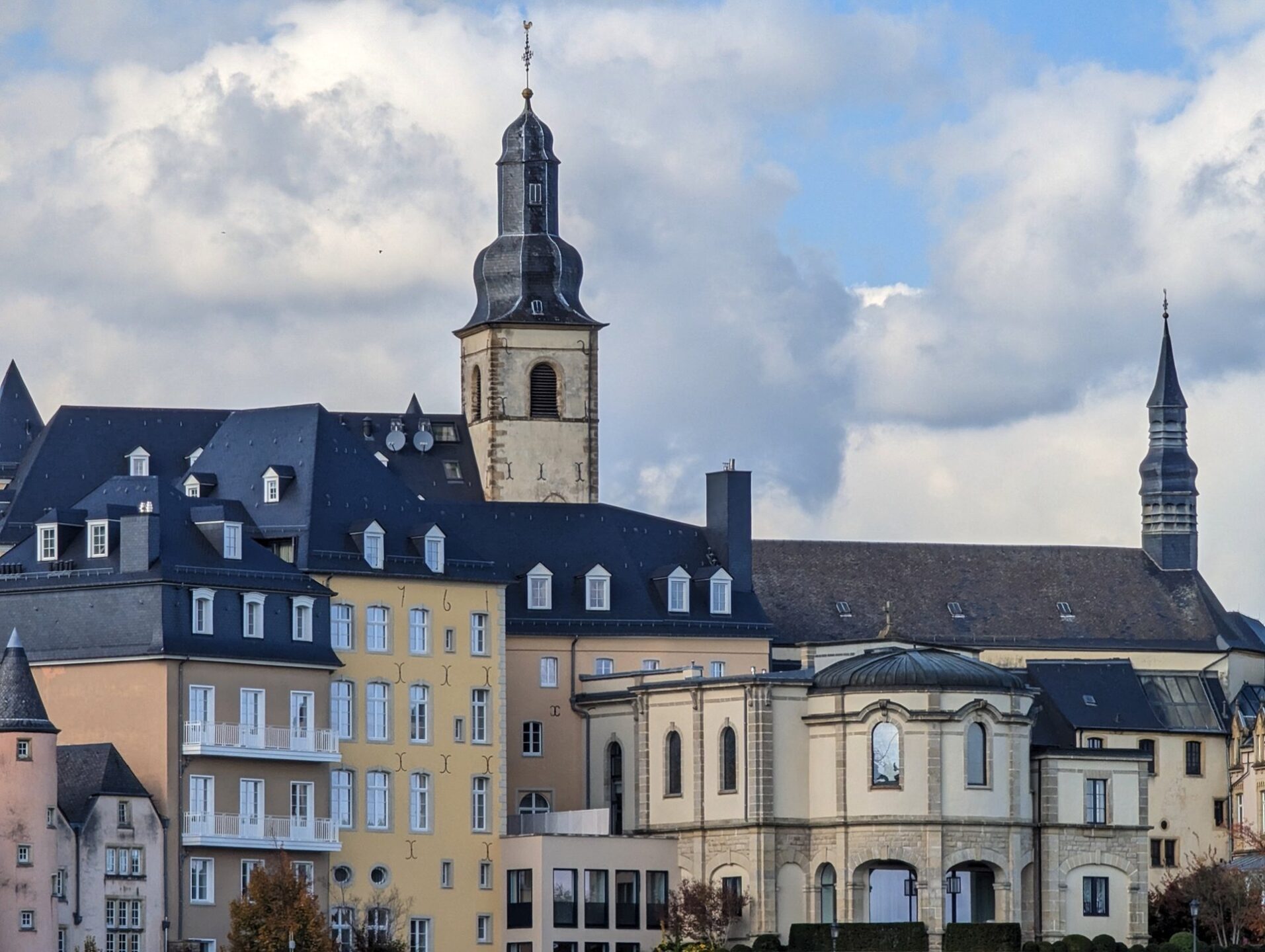 Super Res Zoom on Google Pixels: What is it, and how to use it?