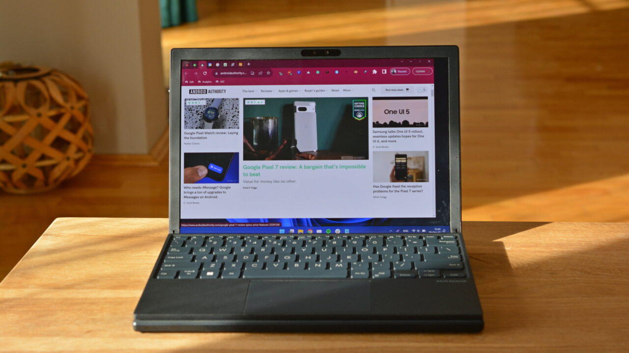 How to connect a laptop to a TV — wired and wireless options