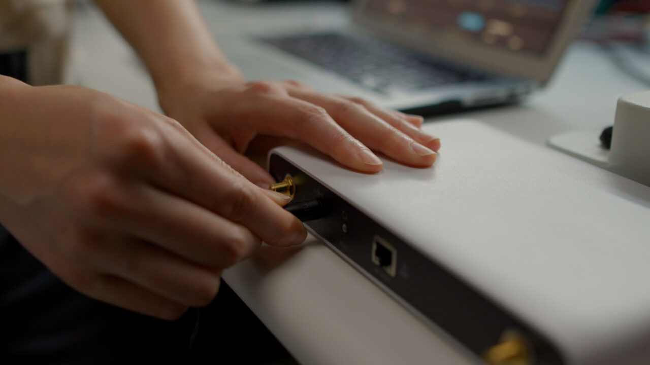 This device lets you build your own private cell service - Android ...