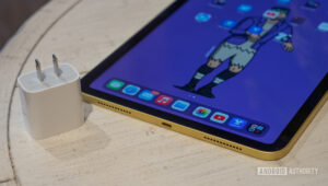 Apple iPad (10th generation) review: Mixed emotions - Android Authority