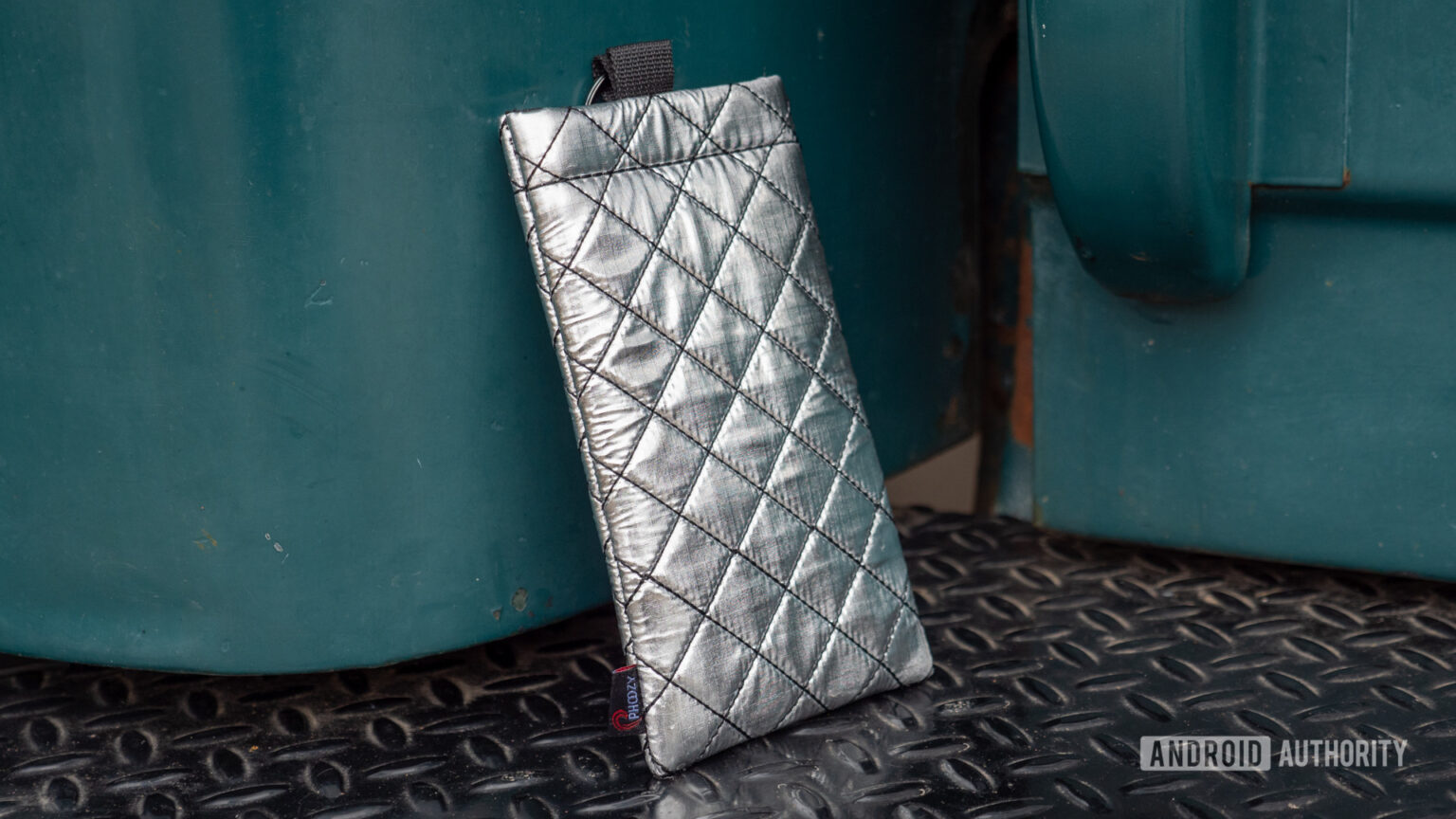 Should you keep your phone in a thermal case this winter? - Android ...