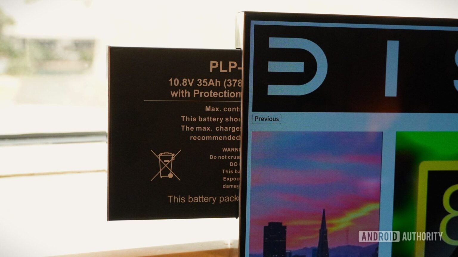 Displace shows off a 55-inch 20 pound completely wireless TV