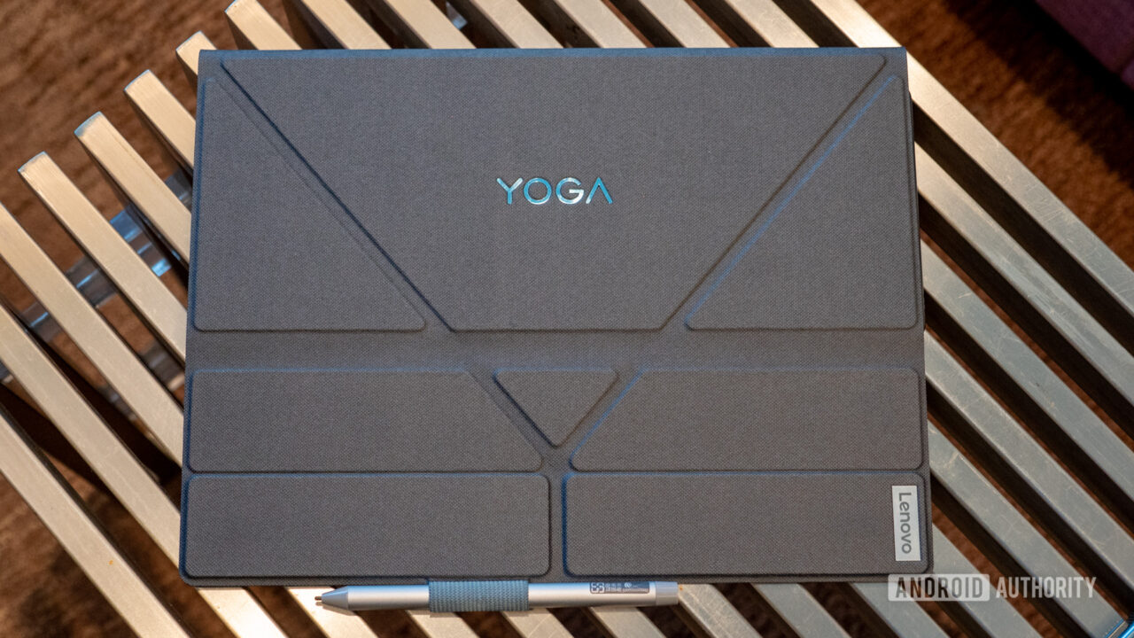Lenovo Yoga Book 9i hands-on: bringing dual screens to a new level