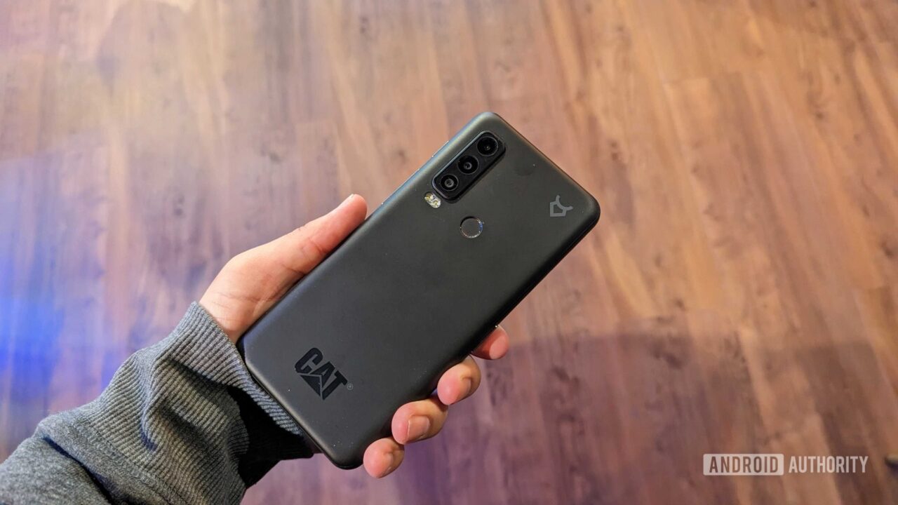 Motorola Defy 2 becomes first Android phone with built-in satellite texting