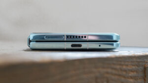 How to clean a USB-C port - Android Authority