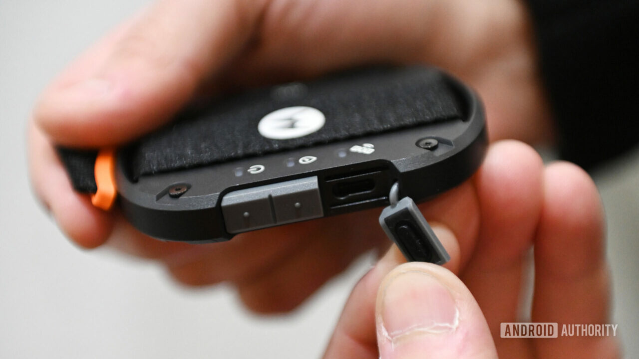 Motorola Defy Satellite Link brings satellite texting to any phone