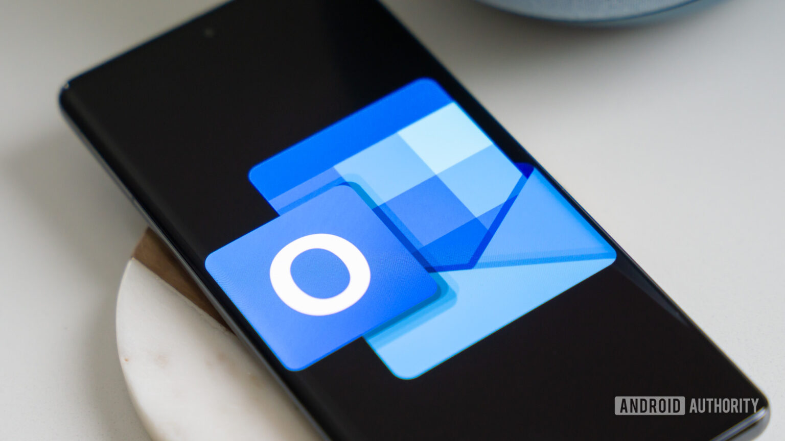 Gmail vs Outlook on Android: I see one clear winner - Android Authority